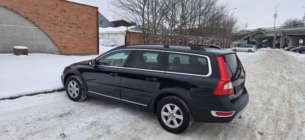 Black Volvo XC70 2013 in Siauliai, with an engine capacity of 3.19 L and mileage of 196 thousand km for 9800 €, photo 10 on AUTOMOTO.COM.LV