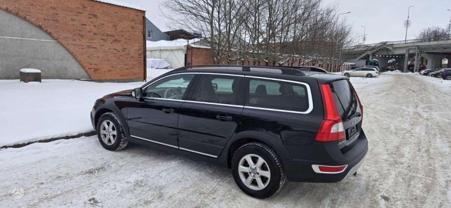 Black Volvo XC70 2013 in Siauliai, with an engine capacity of 3.19 L and mileage of 196 thousand km for 9800 €, photo 10 on AUTOMOTO.COM.LV
