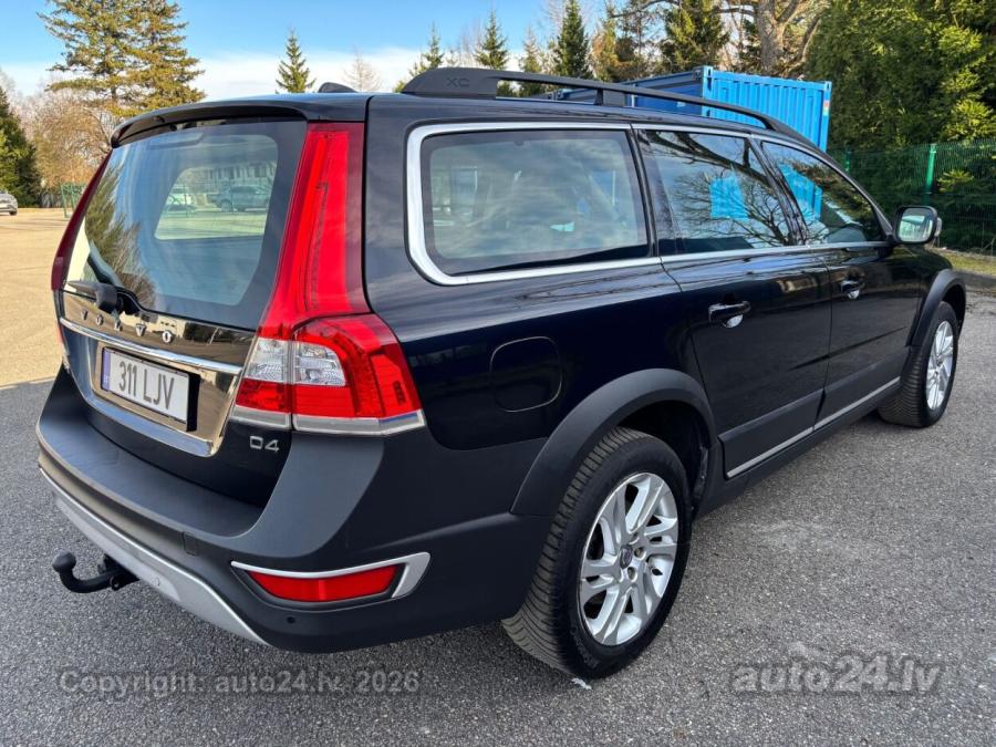 Black Volvo XC70 2013 in Paide, with an engine capacity of 2.00 L and mileage of 320 thousand km for 10590 €, photo 5 on AUTOMOTO.COM.LV