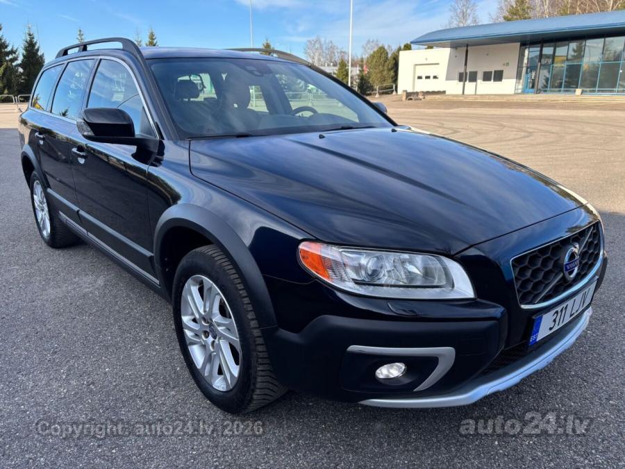 Black Volvo XC70 2013 in Paide, with an engine capacity of 2.00 L and mileage of 320 thousand km for 10590 €, photo 6 on AUTOMOTO.COM.LV