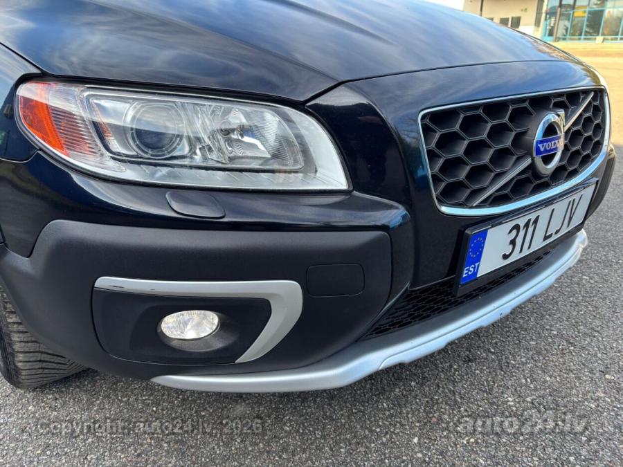 Black Volvo XC70 2013 in Paide, with an engine capacity of 2.00 L and mileage of 320 thousand km for 10590 €, photo 7 on AUTOMOTO.COM.LV