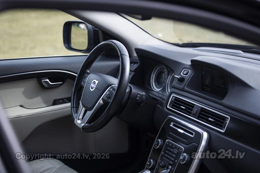 Melns Volvo XC70 2013 Tallina, ar dzinēja tilpumu 2.40 L un nobraukumu 356 tūkst. km par 8700 €, foto 13 vietnē AUTOMOTO.COM.LV