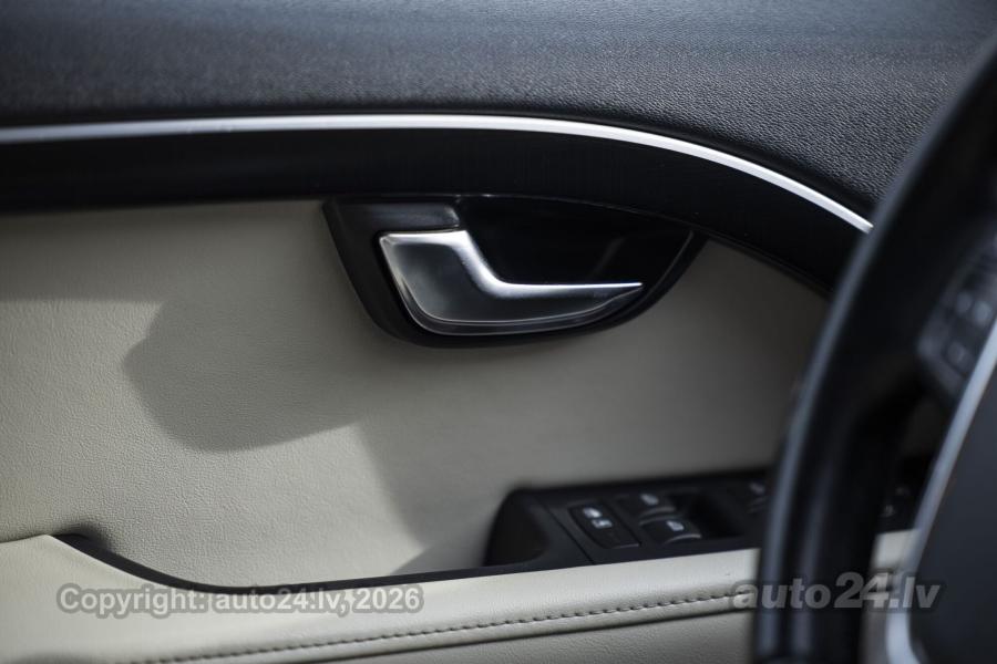 Melns Volvo XC70 2013 Tallina, ar dzinēja tilpumu 2.40 L un nobraukumu 356 tūkst. km par 8700 €, foto 18 vietnē AUTOMOTO.COM.LV