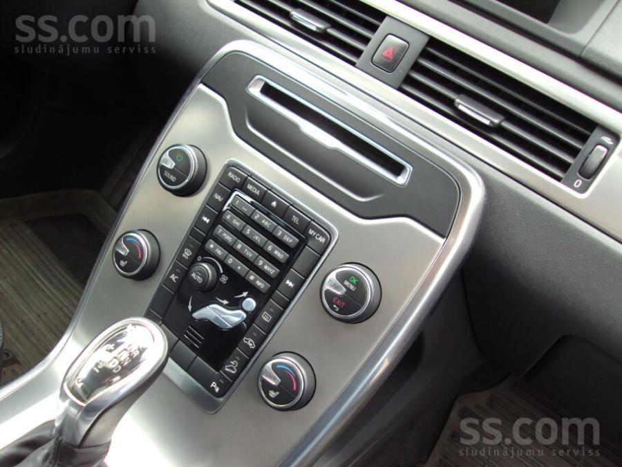 Melns Volvo XC70 2013 Rīga, ar dzinēja tilpumu 2.40 L un nobraukumu 221 tūkst. km par 13300 €, foto 9 vietnē AUTOMOTO.COM.LV