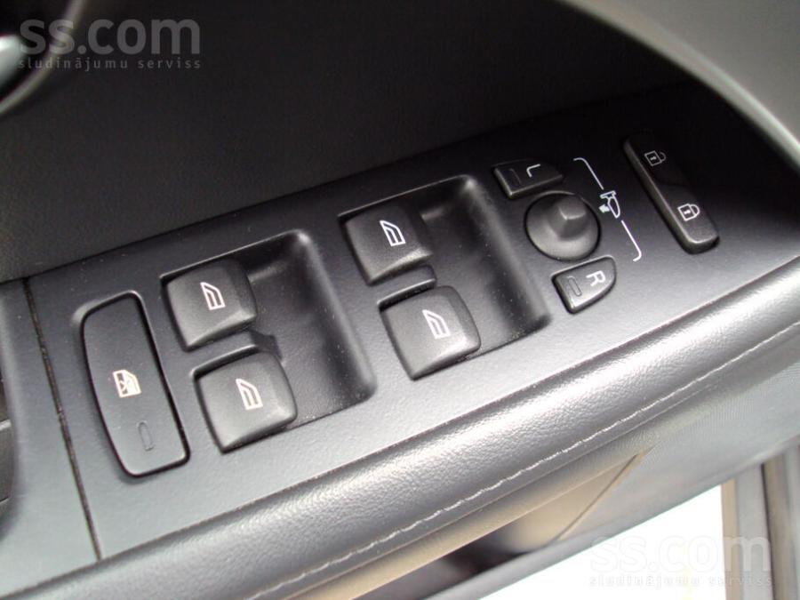 Melns Volvo XC70 2013 Rīga, ar dzinēja tilpumu 2.40 L un nobraukumu 221 tūkst. km par 13300 €, foto 14 vietnē AUTOMOTO.COM.LV