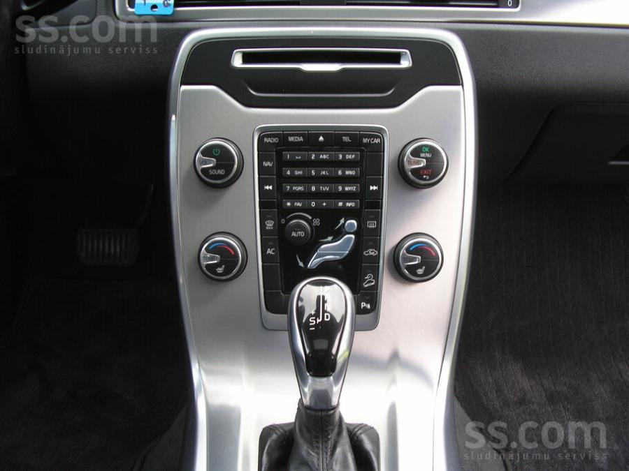Melns Volvo XC70 2013 Rīga, ar dzinēja tilpumu 2.40 L un nobraukumu 0 tūkst. km par 12350 €, foto 16 vietnē AUTOMOTO.COM.LV