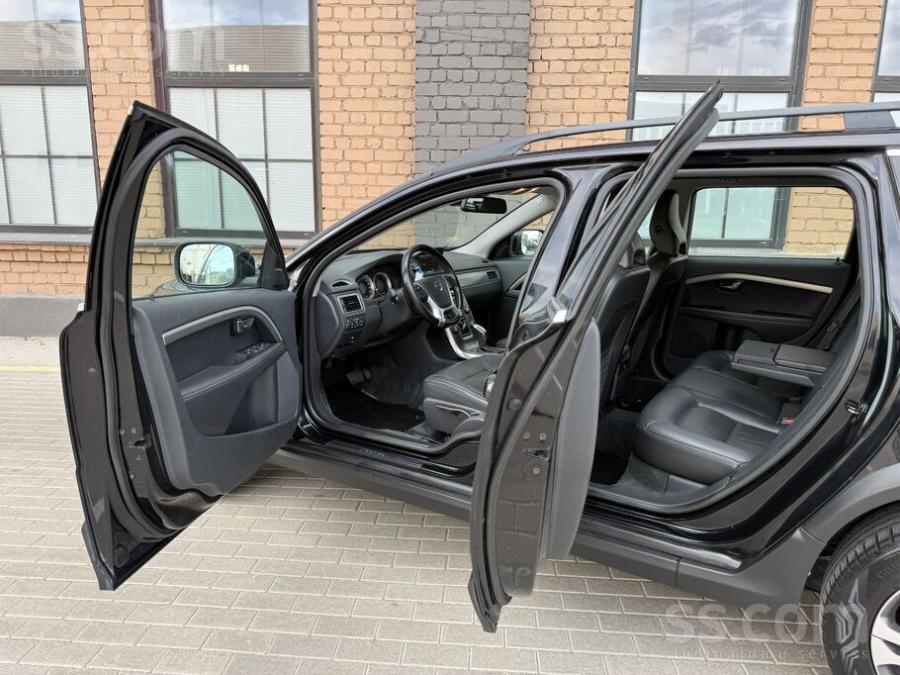 Melns Volvo XC70 2013 Rīga, ar dzinēja tilpumu 2.00 L un nobraukumu 275 tūkst. km par 11450 €, foto 8 vietnē AUTOMOTO.COM.LV