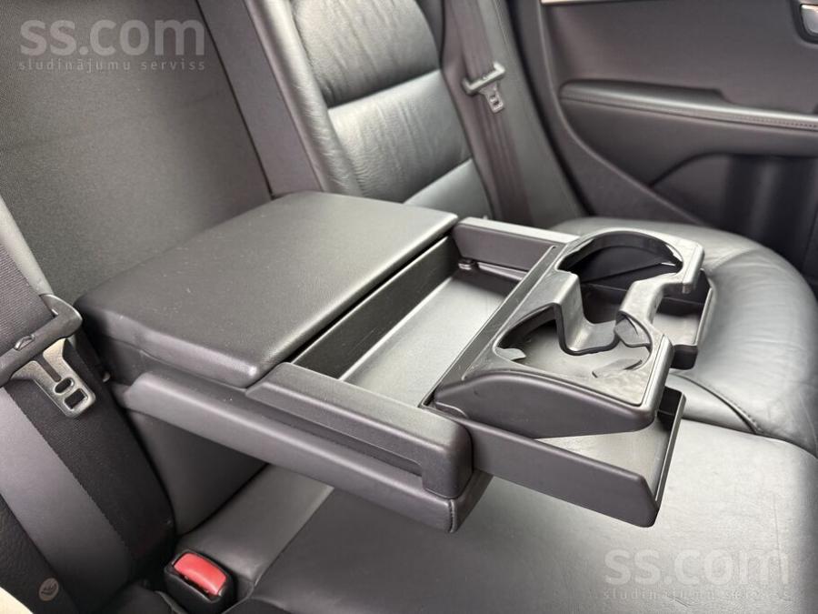 Melns Volvo XC70 2013 Rīga, ar dzinēja tilpumu 2.00 L un nobraukumu 275 tūkst. km par 11450 €, foto 28 vietnē AUTOMOTO.COM.LV