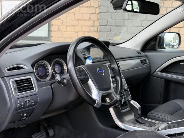 Black Volvo XC70 2013 in Riga, with an engine capacity of 2.00 L and mileage of 275 thousand km for 9980 €, photo 9 on AUTOMOTO.COM.LV