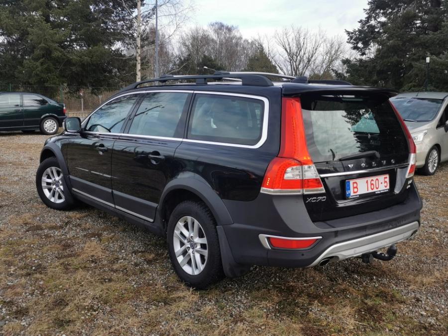 Melns Volvo XC70 2013 Rīga, ar dzinēja tilpumu 2.40 L un nobraukumu 312 tūkst. km par 11300 €, foto 5 vietnē AUTOMOTO.COM.LV