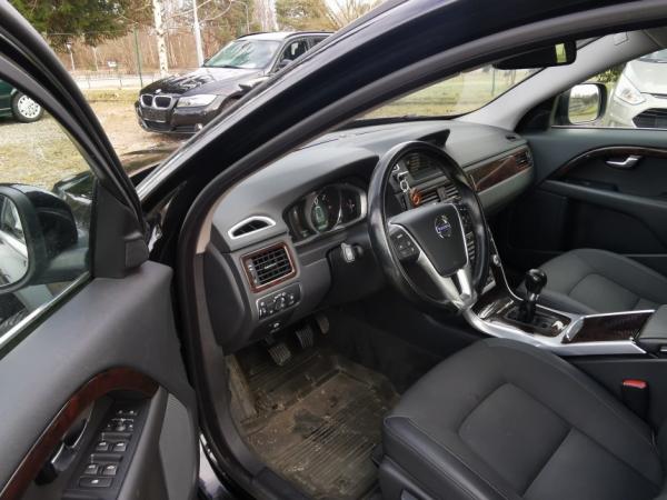 Black Volvo XC70 2013 in Riga, with an engine capacity of 2.40 L and mileage of 312 thousand km for 11300 €, photo 8 on AUTOMOTO.COM.LV