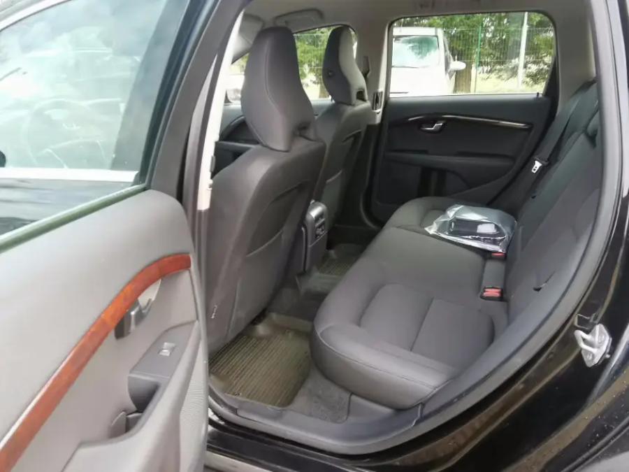 Melns Volvo XC70 2013 Kuldīga, ar dzinēja tilpumu 2.40 L un nobraukumu 312 tūkst. km par 11300 €, foto 8 vietnē AUTOMOTO.COM.LV