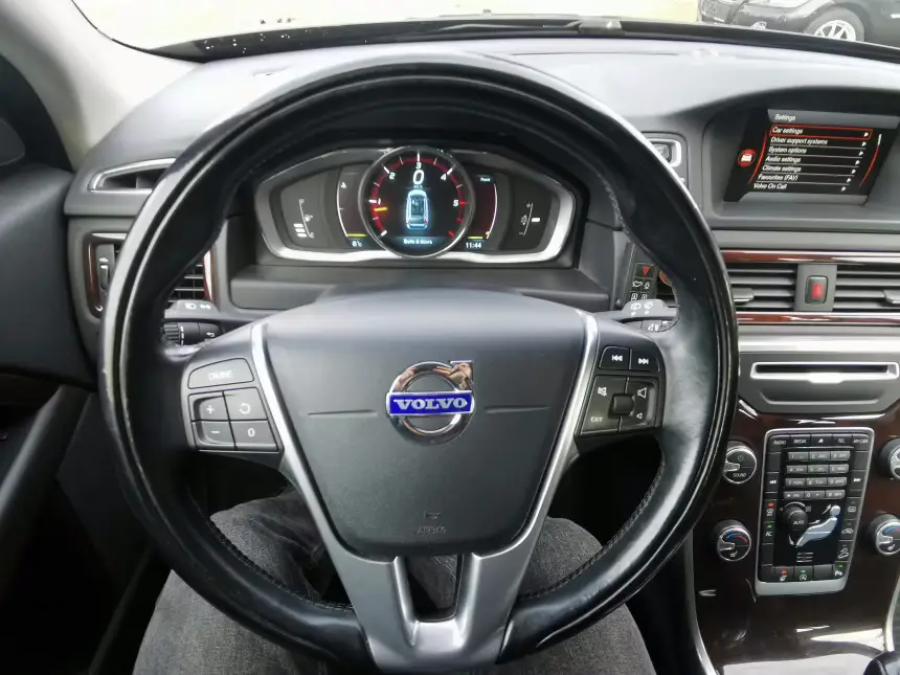Melns Volvo XC70 2013 Kuldīga, ar dzinēja tilpumu 2.40 L un nobraukumu 312 tūkst. km par 11300 €, foto 10 vietnē AUTOMOTO.COM.LV