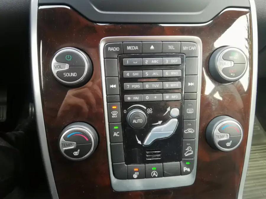 Melns Volvo XC70 2013 Kuldīga, ar dzinēja tilpumu 2.40 L un nobraukumu 312 tūkst. km par 11300 €, foto 12 vietnē AUTOMOTO.COM.LV