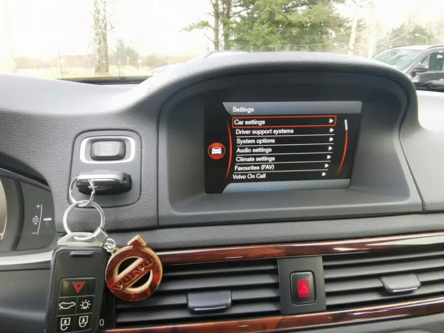 Melns Volvo XC70 2013 Kuldīga, ar dzinēja tilpumu 2.40 L un nobraukumu 312 tūkst. km par 11300 €, foto 13 vietnē AUTOMOTO.COM.LV