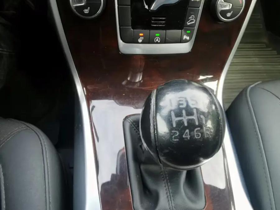 Melns Volvo XC70 2013 Kuldīga, ar dzinēja tilpumu 2.40 L un nobraukumu 312 tūkst. km par 11300 €, foto 14 vietnē AUTOMOTO.COM.LV