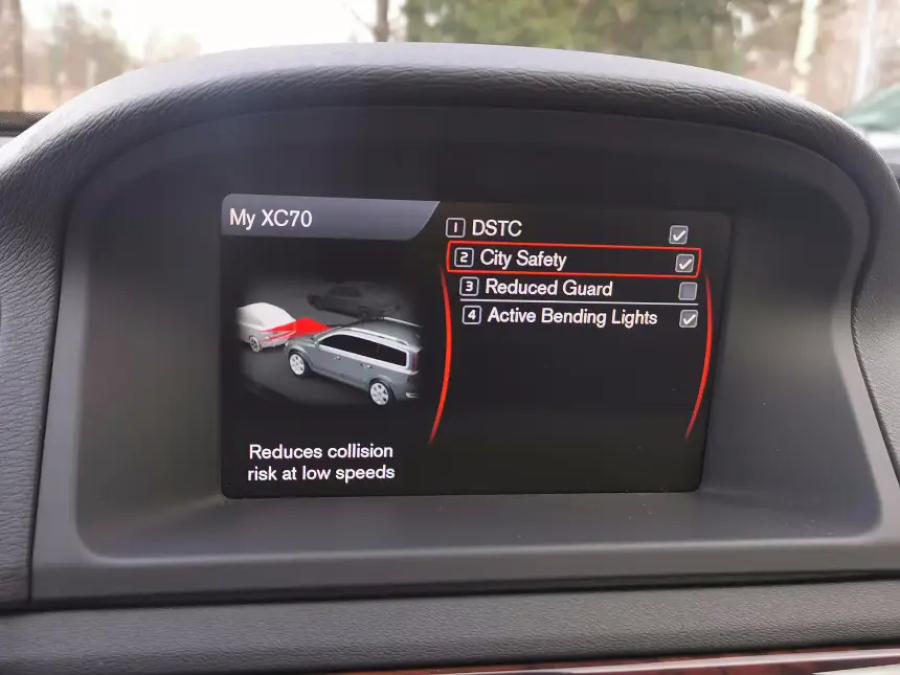 Melns Volvo XC70 2013 Kuldīga, ar dzinēja tilpumu 2.40 L un nobraukumu 312 tūkst. km par 11300 €, foto 19 vietnē AUTOMOTO.COM.LV