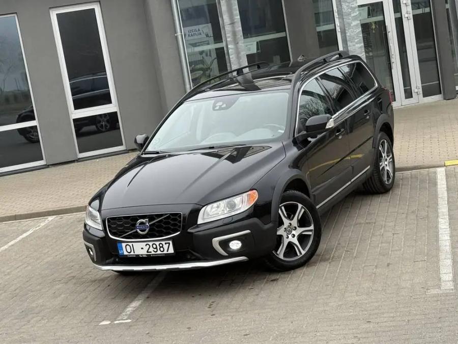 Black Volvo XC70 2013 in Jurmala, with an engine capacity of 2.40 L and mileage of 273 thousand km for 10950 €, photo 1 on AUTOMOTO.COM.LV