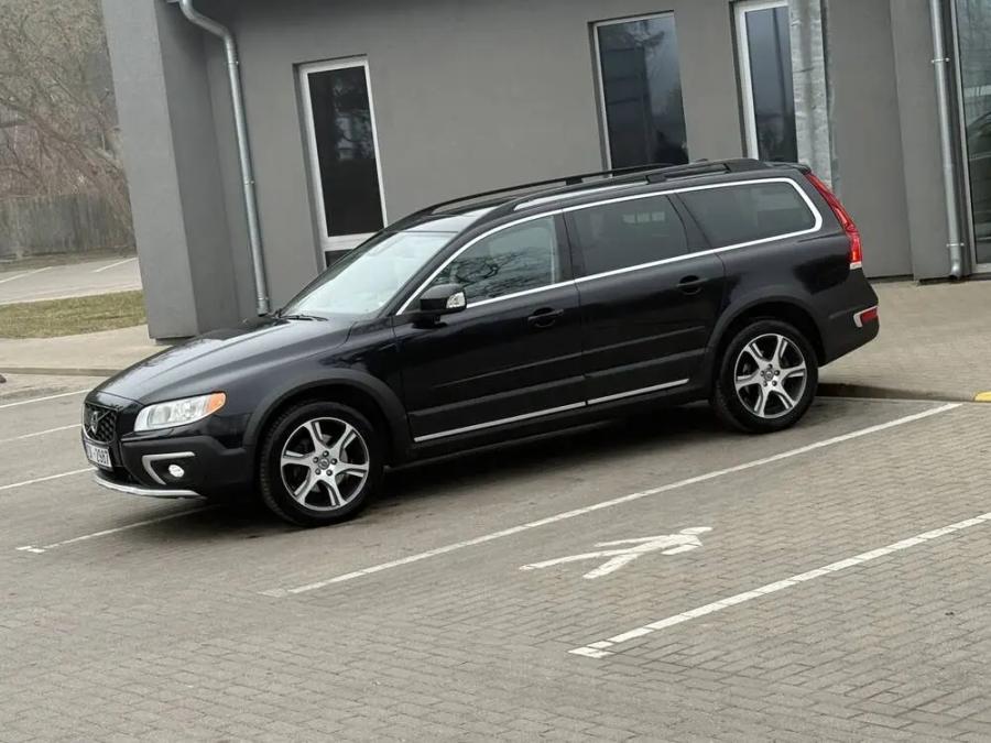 Black Volvo XC70 2013 in Jurmala, with an engine capacity of 2.40 L and mileage of 273 thousand km for 10950 €, photo 5 on AUTOMOTO.COM.LV