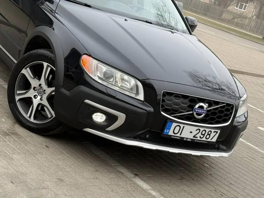 Black Volvo XC70 2013 in Jurmala, with an engine capacity of 2.40 L and mileage of 273 thousand km for 10950 €, photo 12 on AUTOMOTO.COM.LV