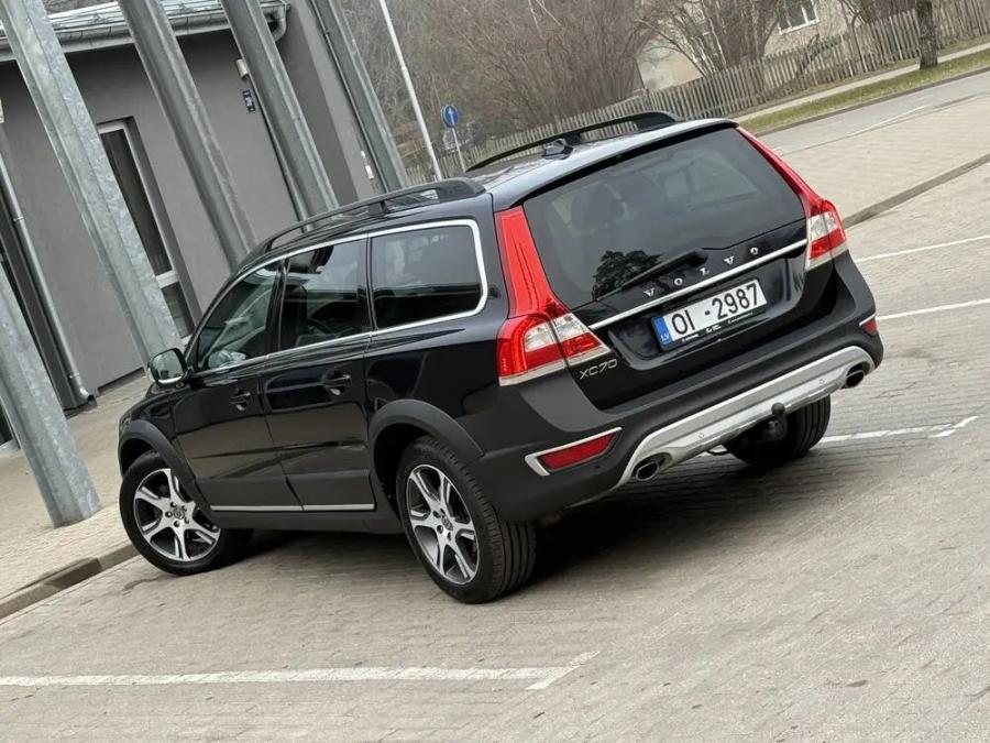 Black Volvo XC70 2013 in Jurmala, with an engine capacity of 2.40 L and mileage of 273 thousand km for 10950 €, photo 16 on AUTOMOTO.COM.LV