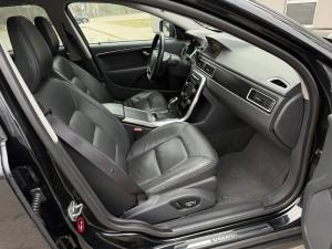 Black Volvo XC70 2013 in Jurmala, with an engine capacity of 2.40 L and mileage of 273 thousand km for 10950 €, photo 18 on AUTOMOTO.COM.LV