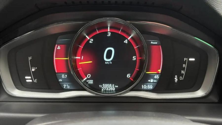 Black Volvo XC70 2013 in Jurmala, with an engine capacity of 2.40 L and mileage of 273 thousand km for 10950 €, photo 30 on AUTOMOTO.COM.LV