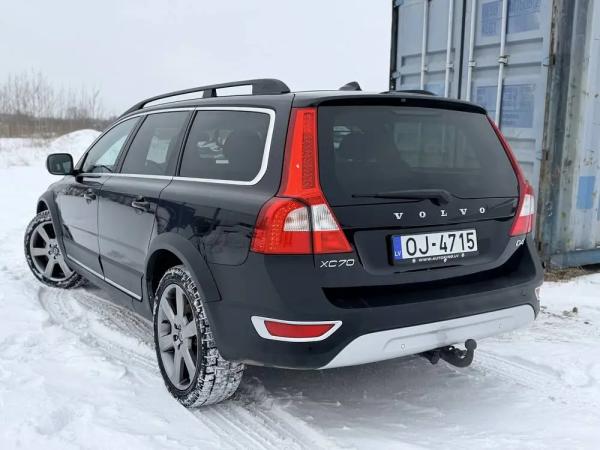 Melns Volvo XC70 2013 Rīga, ar dzinēja tilpumu 2.00 L un nobraukumu 301 tūkst. km par 9995 €, foto 2 vietnē AUTOMOTO.COM.LV