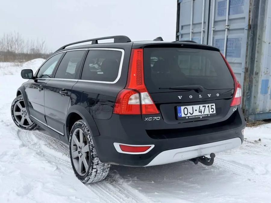 Melns Volvo XC70 2013 Rīga, ar dzinēja tilpumu 2.00 L un nobraukumu 301 tūkst. km par 9995 €, foto 3 vietnē AUTOMOTO.COM.LV