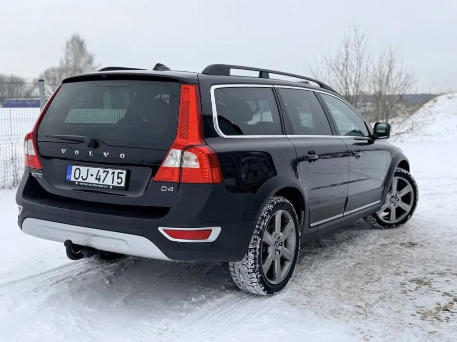 Melns Volvo XC70 2013 Rīga, ar dzinēja tilpumu 2.00 L un nobraukumu 301 tūkst. km par 9995 €, foto 5 vietnē AUTOMOTO.COM.LV