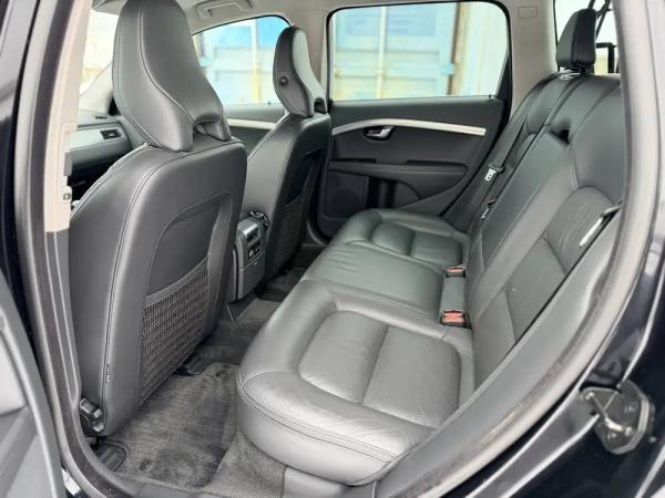 Melns Volvo XC70 2013 Rīga, ar dzinēja tilpumu 2.00 L un nobraukumu 301 tūkst. km par 9995 €, foto 7 vietnē AUTOMOTO.COM.LV