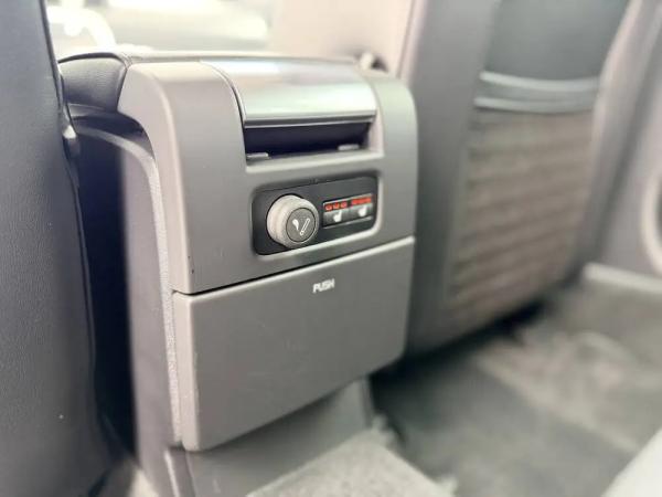 Melns Volvo XC70 2013 Rīga, ar dzinēja tilpumu 2.00 L un nobraukumu 301 tūkst. km par 9995 €, foto 8 vietnē AUTOMOTO.COM.LV
