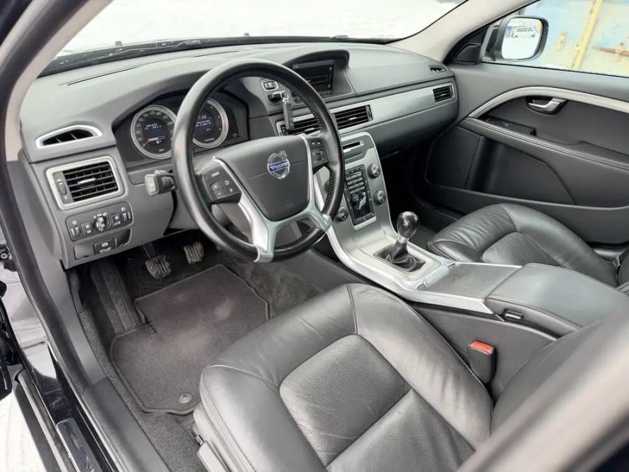 Melns Volvo XC70 2013 Rīga, ar dzinēja tilpumu 2.00 L un nobraukumu 301 tūkst. km par 9995 €, foto 11 vietnē AUTOMOTO.COM.LV