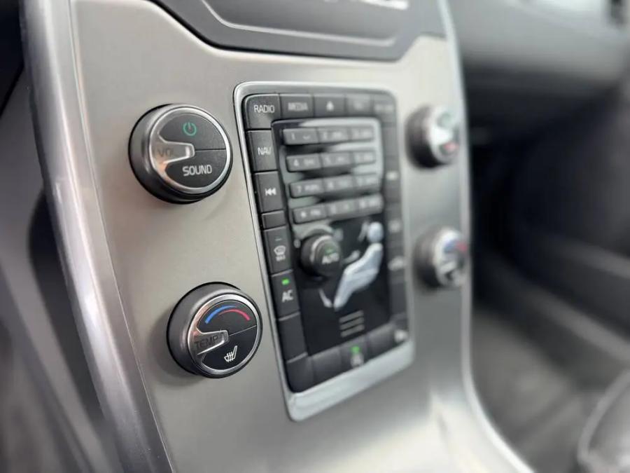 Melns Volvo XC70 2013 Rīga, ar dzinēja tilpumu 2.00 L un nobraukumu 301 tūkst. km par 9995 €, foto 13 vietnē AUTOMOTO.COM.LV