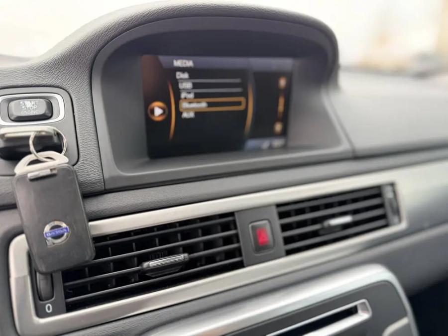 Melns Volvo XC70 2013 Rīga, ar dzinēja tilpumu 2.00 L un nobraukumu 301 tūkst. km par 9995 €, foto 15 vietnē AUTOMOTO.COM.LV