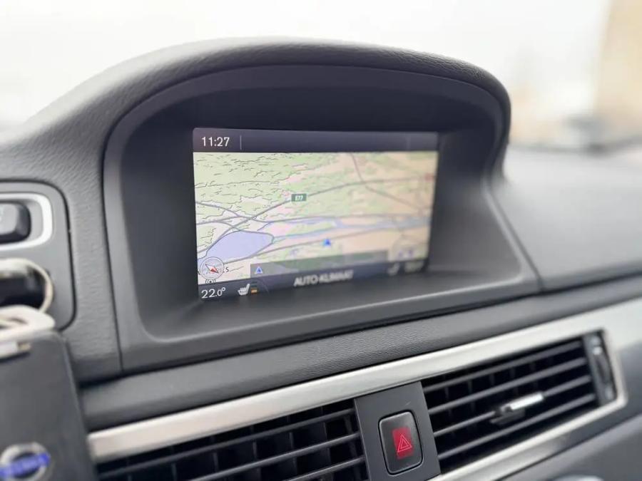 Melns Volvo XC70 2013 Rīga, ar dzinēja tilpumu 2.00 L un nobraukumu 301 tūkst. km par 9995 €, foto 16 vietnē AUTOMOTO.COM.LV