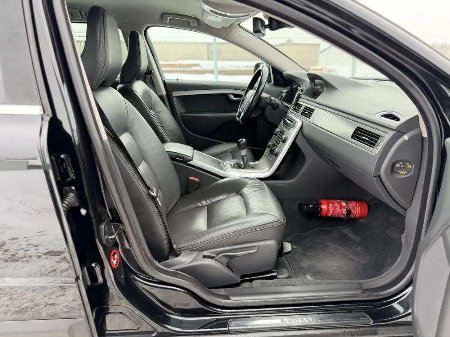 Melns Volvo XC70 2013 Rīga, ar dzinēja tilpumu 2.00 L un nobraukumu 301 tūkst. km par 9995 €, foto 19 vietnē AUTOMOTO.COM.LV