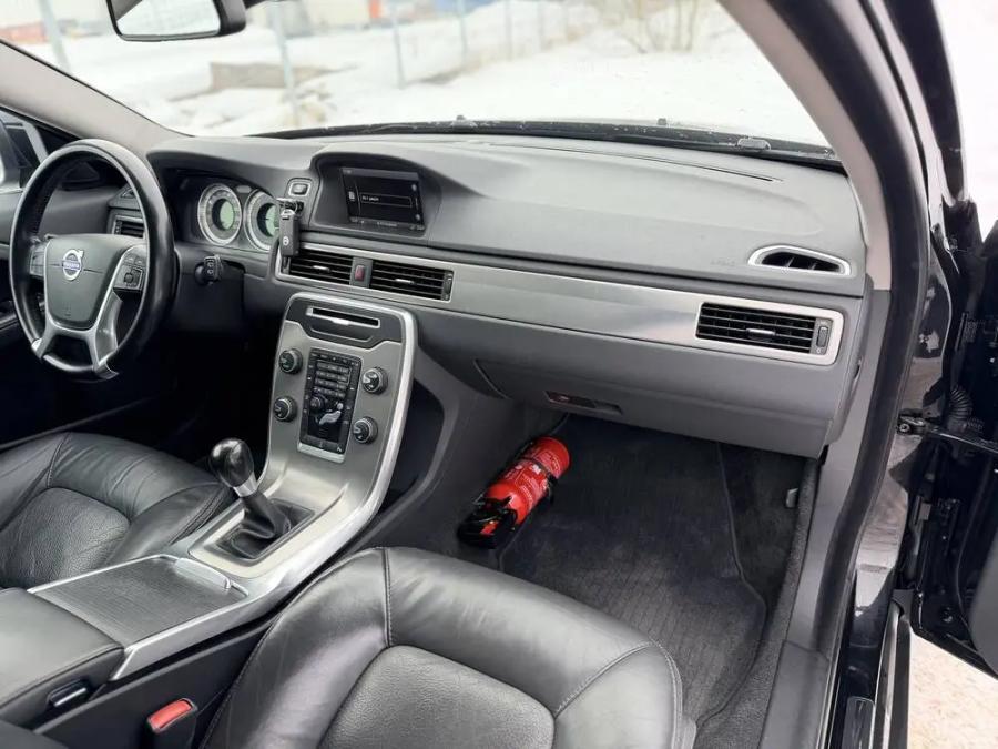 Melns Volvo XC70 2013 Rīga, ar dzinēja tilpumu 2.00 L un nobraukumu 301 tūkst. km par 9995 €, foto 20 vietnē AUTOMOTO.COM.LV