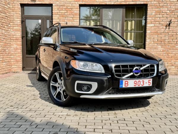 Black Volvo XC70 2013 in Riga, with an engine capacity of 2.40 L and mileage of 271 thousand km for 9950 €, photo 2 on AUTOMOTO.COM.LV