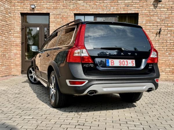 Black Volvo XC70 2013 in Riga, with an engine capacity of 2.40 L and mileage of 271 thousand km for 9950 €, photo 6 on AUTOMOTO.COM.LV