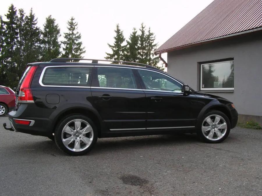 Melns Volvo XC70 2013 Sigulda, ar dzinēja tilpumu 2.40 L un nobraukumu 315 tūkst. km par 11950 €, foto 4 vietnē AUTOMOTO.COM.LV