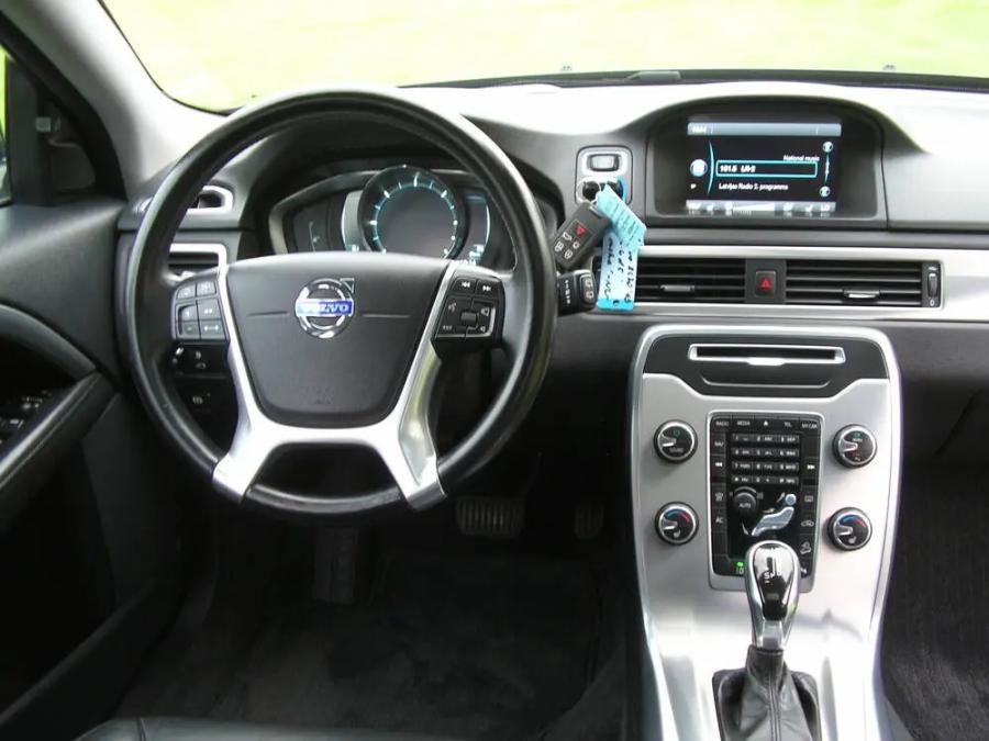 Melns Volvo XC70 2013 Sigulda, ar dzinēja tilpumu 2.40 L un nobraukumu 315 tūkst. km par 11950 €, foto 15 vietnē AUTOMOTO.COM.LV