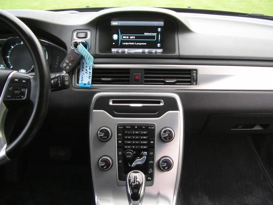 Melns Volvo XC70 2013 Sigulda, ar dzinēja tilpumu 2.40 L un nobraukumu 315 tūkst. km par 11950 €, foto 16 vietnē AUTOMOTO.COM.LV