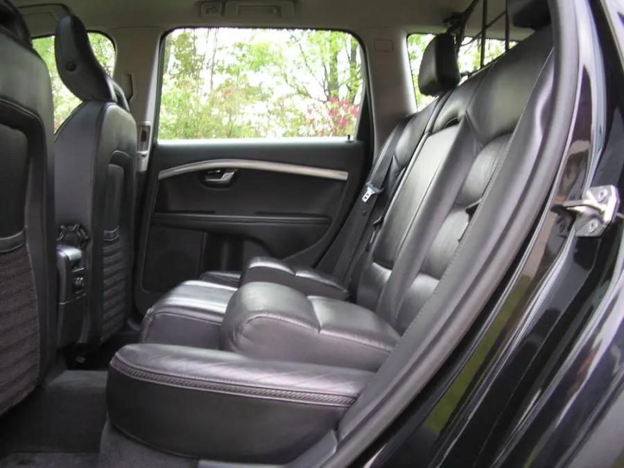 Melns Volvo XC70 2013 Sigulda, ar dzinēja tilpumu 2.40 L un nobraukumu 315 tūkst. km par 11950 €, foto 22 vietnē AUTOMOTO.COM.LV
