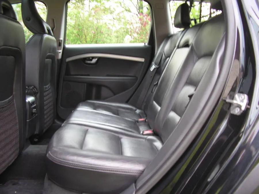 Melns Volvo XC70 2013 Sigulda, ar dzinēja tilpumu 2.40 L un nobraukumu 315 tūkst. km par 11950 €, foto 23 vietnē AUTOMOTO.COM.LV