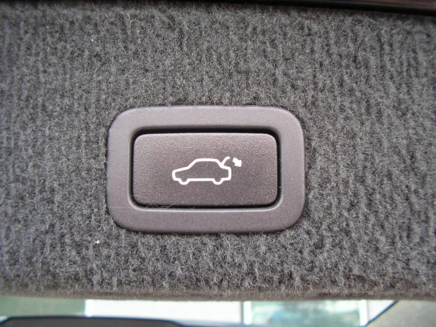 Melns Volvo XC70 2013 Sigulda, ar dzinēja tilpumu 2.40 L un nobraukumu 315 tūkst. km par 11950 €, foto 27 vietnē AUTOMOTO.COM.LV