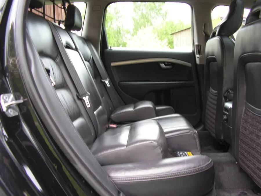 Melns Volvo XC70 2013 Sigulda, ar dzinēja tilpumu 2.40 L un nobraukumu 315 tūkst. km par 11950 €, foto 29 vietnē AUTOMOTO.COM.LV