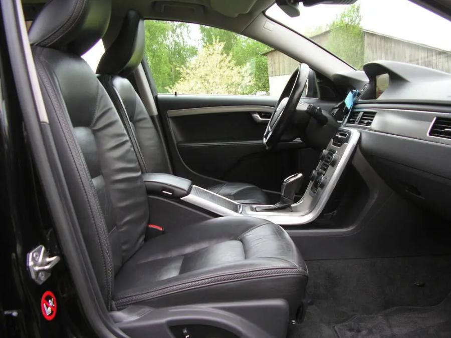 Melns Volvo XC70 2013 Sigulda, ar dzinēja tilpumu 2.40 L un nobraukumu 315 tūkst. km par 11950 €, foto 30 vietnē AUTOMOTO.COM.LV
