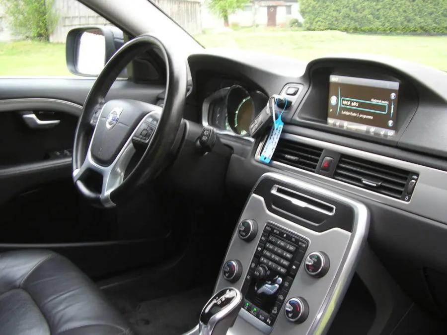 Melns Volvo XC70 2013 Sigulda, ar dzinēja tilpumu 2.40 L un nobraukumu 315 tūkst. km par 11950 €, foto 31 vietnē AUTOMOTO.COM.LV