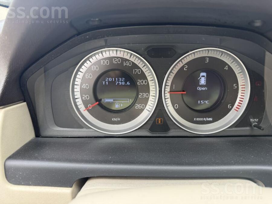 Melns Volvo XC70 2013 Rīga, ar dzinēja tilpumu 2.40 L un nobraukumu 201 tūkst. km par 6500 €, foto 12 vietnē AUTOMOTO.COM.LV